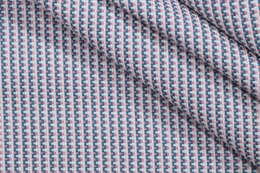 4 Yards Paracas Woven Outdoor Fabric in Bubblegum